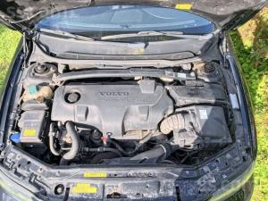 Black Volvo V70 2004 in Riga, with an engine capacity of 2.40 L and mileage of 388 thousand km for 1100 €, photo 6 on AUTOMOTO.COM.LV