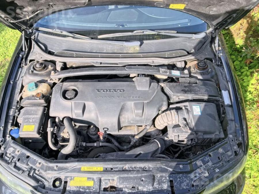 Black Volvo V70 2004 in Riga, with an engine capacity of 2.40 L and mileage of 388 thousand km for 1100 €, photo 6 on AUTOMOTO.COM.LV