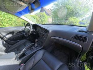 Black Volvo V70 2004 in Riga, with an engine capacity of 2.40 L and mileage of 388 thousand km for 1100 €, photo 8 on AUTOMOTO.COM.LV
