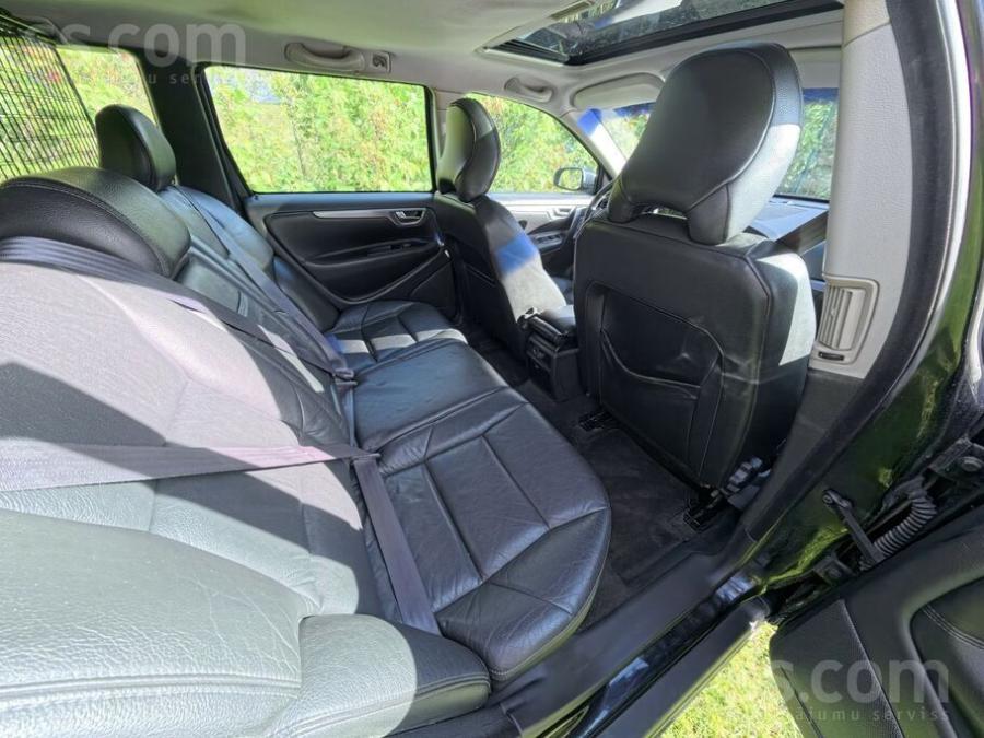 Black Volvo V70 2004 in Riga, with an engine capacity of 2.40 L and mileage of 388 thousand km for 1100 €, photo 9 on AUTOMOTO.COM.LV