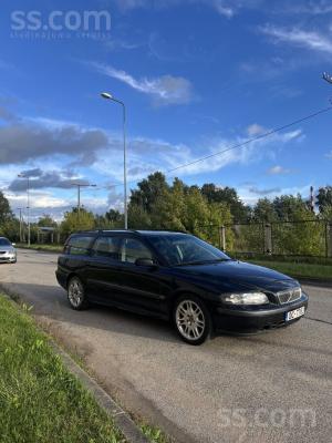 Черный Вольво В70 2004 в Рига, объемом двигателя 2.40 л и пробегом 379 тыс. км за 1690 €, фото 3 на AUTOMOTO.COM.LV