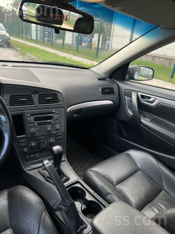 Black Volvo V70 2004 in Riga, with an engine capacity of 2.40 L and mileage of 379 thousand km for 1690 €, photo 10 on AUTOMOTO.COM.LV