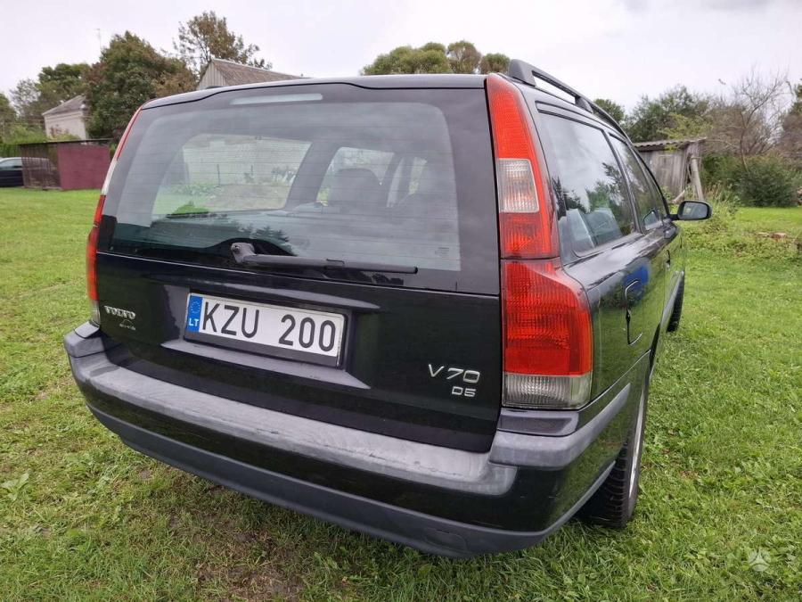Black Volvo V70 2004 in Telschi, with an engine capacity of 2.40 L and mileage of 388 thousand km for 1550 €, photo 3 on AUTOMOTO.COM.LV