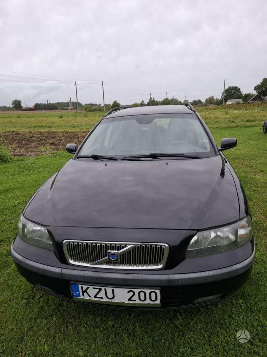 Black Volvo V70 2004 in Telschi, with an engine capacity of 2.40 L and mileage of 388 thousand km for 1550 €, photo 5 on AUTOMOTO.COM.LV
