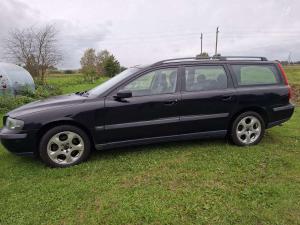 Black Volvo V70 2004 in Telschi, with an engine capacity of 2.40 L and mileage of 388 thousand km for 1550 €, photo 6 on AUTOMOTO.COM.LV