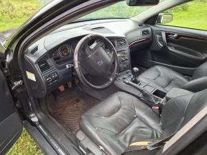 Black Volvo V70 2004 in Telschi, with an engine capacity of 2.40 L and mileage of 388 thousand km for 1550 €, photo 7 on AUTOMOTO.COM.LV