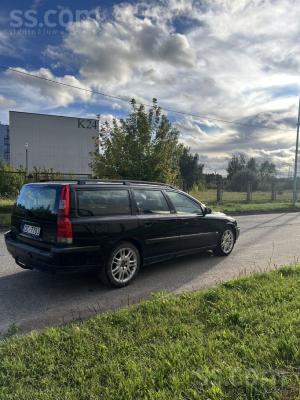 Black Volvo V70 2004 in Riga, with an engine capacity of 2.40 L and mileage of 380 thousand km for 1690 €, photo 3 on AUTOMOTO.COM.LV