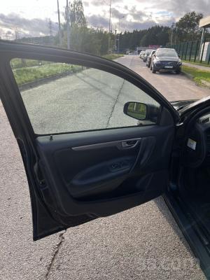 Black Volvo V70 2004 in Riga, with an engine capacity of 2.40 L and mileage of 380 thousand km for 1690 €, photo 6 on AUTOMOTO.COM.LV
