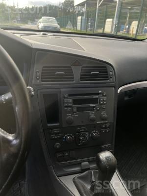 Black Volvo V70 2004 in Riga, with an engine capacity of 2.40 L and mileage of 380 thousand km for 1690 €, photo 9 on AUTOMOTO.COM.LV
