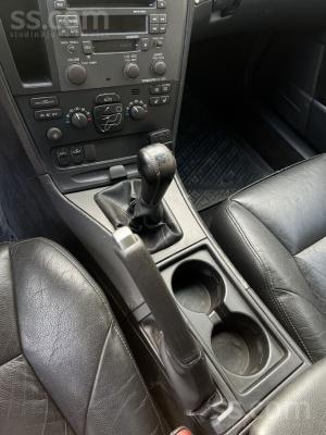 Black Volvo V70 2004 in Riga, with an engine capacity of 2.40 L and mileage of 380 thousand km for 1690 €, photo 10 on AUTOMOTO.COM.LV