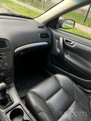 Black Volvo V70 2004 in Riga, with an engine capacity of 2.40 L and mileage of 380 thousand km for 1690 €, photo 11 on AUTOMOTO.COM.LV