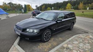 Melns Volvo V70 2004 Daugavpils, ar dzinēja tilpumu 2.40 L un nobraukumu 363 tūkst. km par 1300 €, foto  vietnē AUTOMOTO.COM.LV