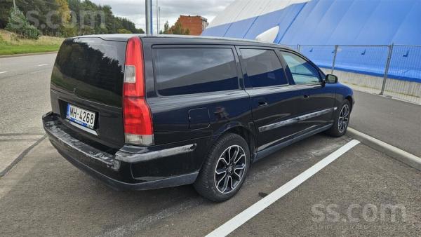 Black Volvo V70 2004 in Daugavpils, with an engine capacity of 2.40 L and mileage of 363 thousand km for 1300 €, photo 3 on AUTOMOTO.COM.LV