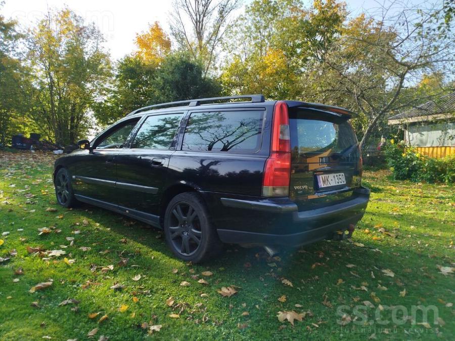 Melns Volvo V70 2004 Gulbene, ar dzinēja tilpumu 2.40 L un nobraukumu 442 tūkst. km par 1700 €, foto 4 vietnē AUTOMOTO.COM.LV