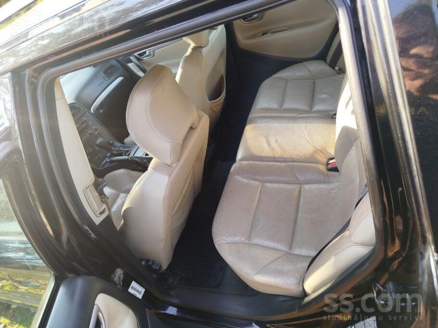 Melns Volvo V70 2004 Gulbene, ar dzinēja tilpumu 2.40 L un nobraukumu 442 tūkst. km par 1700 €, foto 11 vietnē AUTOMOTO.COM.LV