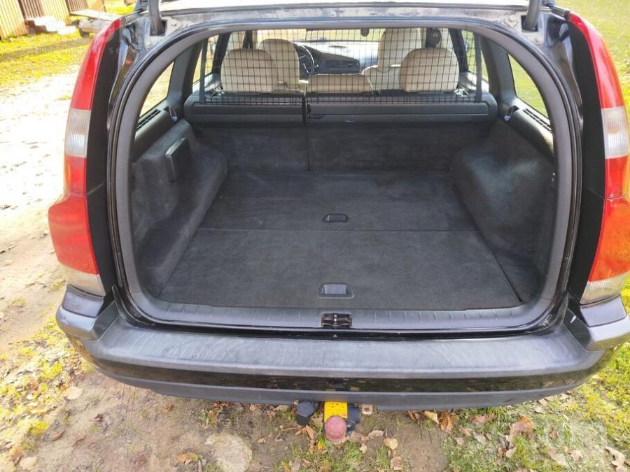 Melns Volvo V70 2004 Gulbene, ar dzinēja tilpumu 2.40 L un nobraukumu 442 tūkst. km par 1700 €, foto 12 vietnē AUTOMOTO.COM.LV