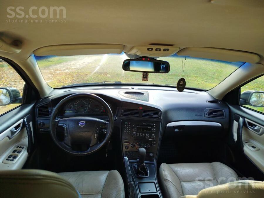 Melns Volvo V70 2004 Gulbene, ar dzinēja tilpumu 2.40 L un nobraukumu 442 tūkst. km par 1700 €, foto 13 vietnē AUTOMOTO.COM.LV
