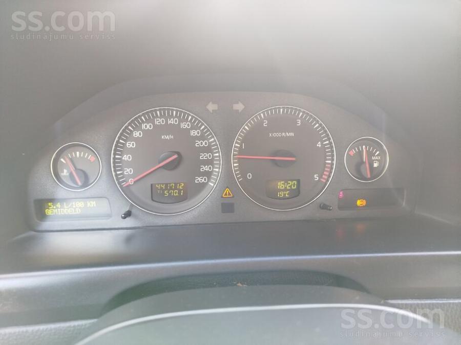 Melns Volvo V70 2004 Gulbene, ar dzinēja tilpumu 2.40 L un nobraukumu 442 tūkst. km par 1700 €, foto 14 vietnē AUTOMOTO.COM.LV
