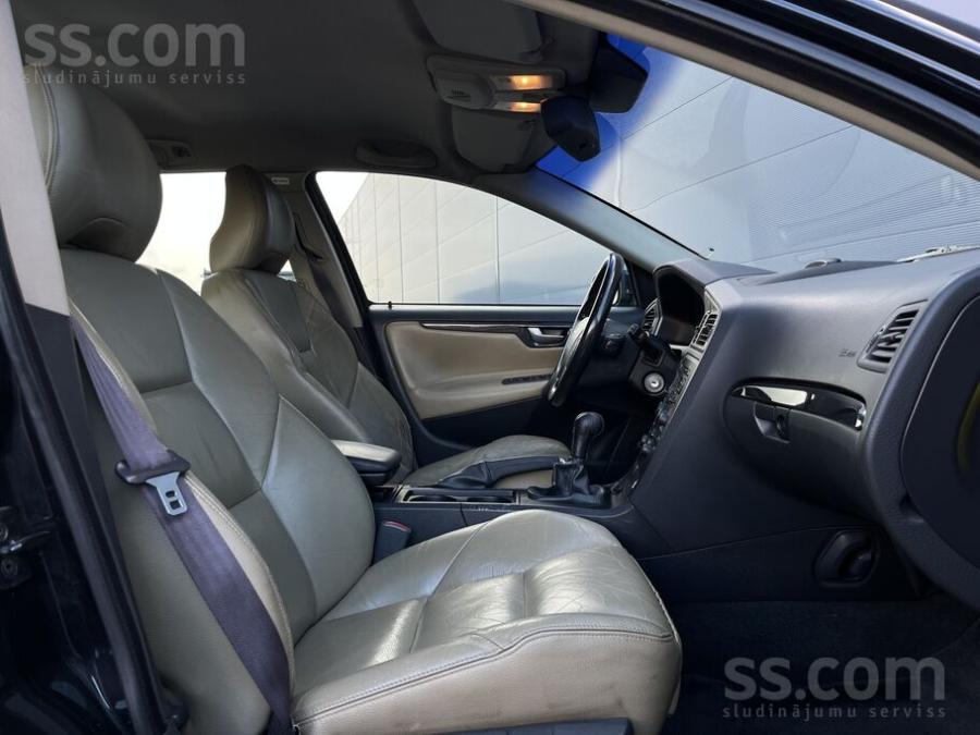 Black Volvo V70 2004 in Riga, with an engine capacity of 2.40 L and mileage of 298 thousand km for 1890 €, photo 7 on AUTOMOTO.COM.LV