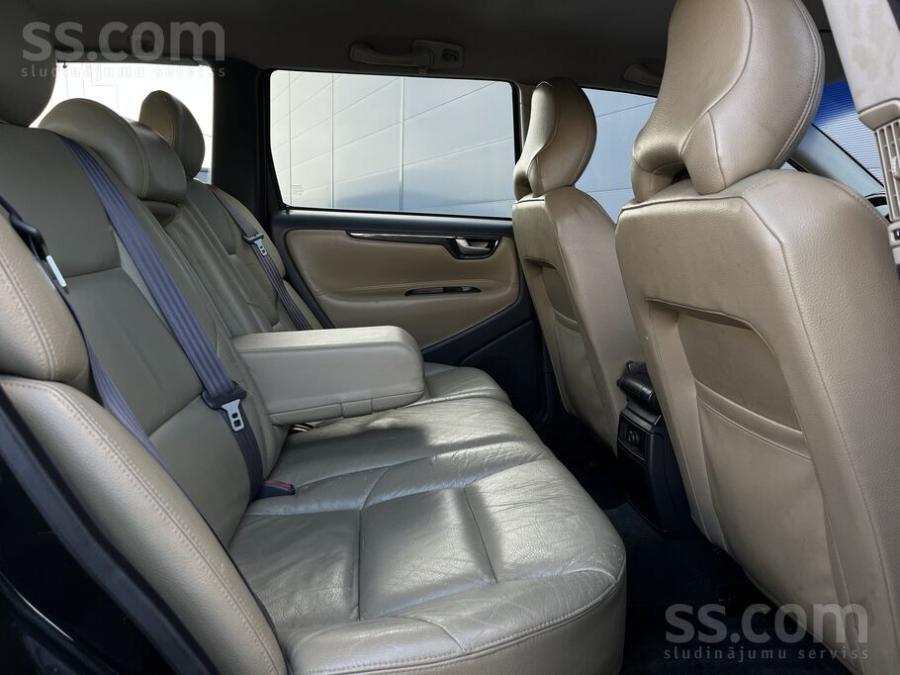 Black Volvo V70 2004 in Riga, with an engine capacity of 2.40 L and mileage of 298 thousand km for 1890 €, photo 8 on AUTOMOTO.COM.LV