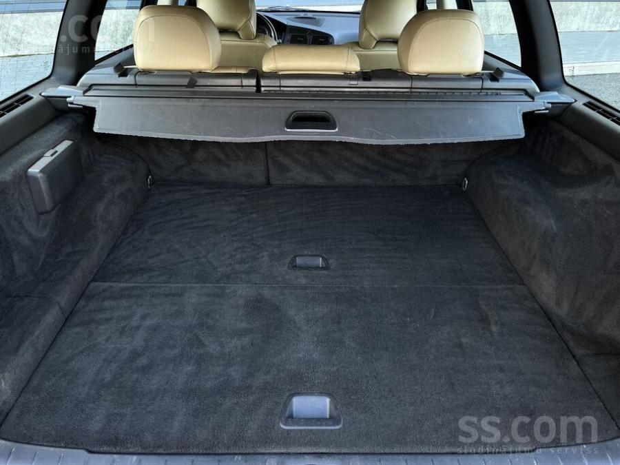 Black Volvo V70 2004 in Riga, with an engine capacity of 2.40 L and mileage of 298 thousand km for 1890 €, photo 9 on AUTOMOTO.COM.LV