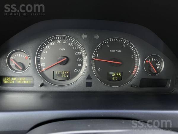 Black Volvo V70 2004 in Riga, with an engine capacity of 2.40 L and mileage of 298 thousand km for 1890 €, photo 11 on AUTOMOTO.COM.LV