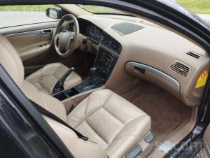 Black Volvo V70 2004 in Ogre, with an engine capacity of 2.40 L and mileage of 316 thousand km for 1650 €, photo 6 on AUTOMOTO.COM.LV