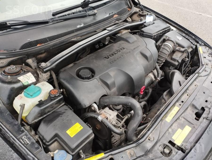 Black Volvo V70 2004 in Ogre, with an engine capacity of 2.40 L and mileage of 316 thousand km for 1650 €, photo 7 on AUTOMOTO.COM.LV