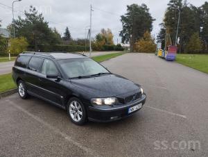Black Volvo V70 2004 in Ogre, with an engine capacity of 2.40 L and mileage of 316 thousand km for 1650 €, photo 8 on AUTOMOTO.COM.LV