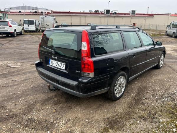 Melns Volvo V70 2005 Rēzekne, ar dzinēja tilpumu 2.40 L un nobraukumu 0 tūkst. km par 1300 €, foto 3 vietnē AUTOMOTO.COM.LV