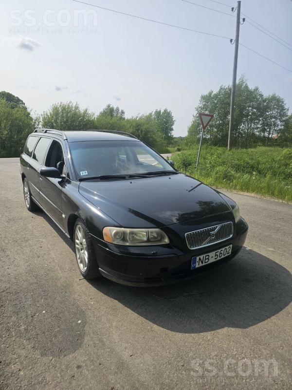 Black Volvo V70 2005 in Bauska, with an engine capacity of 2.40 L and mileage of 361 thousand km for 800 €, photo 2 on AUTOMOTO.COM.LV