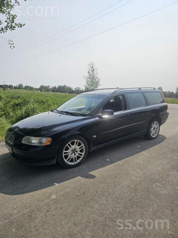 Black Volvo V70 2005 in Bauska, with an engine capacity of 2.40 L and mileage of 361 thousand km for 800 €, photo 3 on AUTOMOTO.COM.LV
