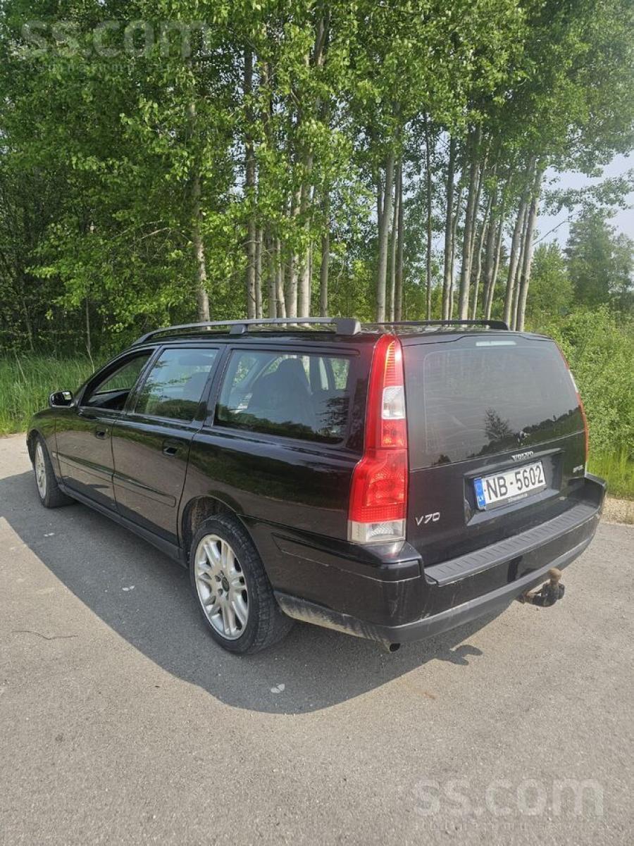 Black Volvo V70 2005 in Bauska, with an engine capacity of 2.40 L and mileage of 361 thousand km for 800 €, photo 5 on AUTOMOTO.COM.LV