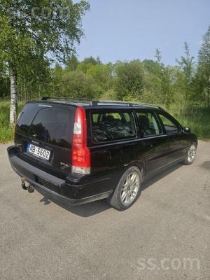 Black Volvo V70 2005 in Bauska, with an engine capacity of 2.40 L and mileage of 361 thousand km for 800 €, photo 6 on AUTOMOTO.COM.LV