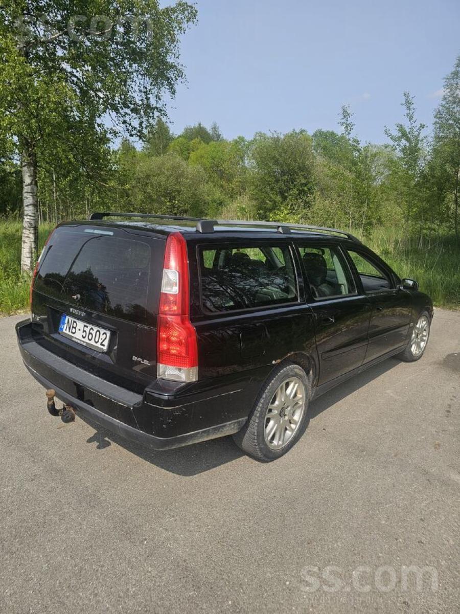 Black Volvo V70 2005 in Bauska, with an engine capacity of 2.40 L and mileage of 361 thousand km for 800 €, photo 6 on AUTOMOTO.COM.LV