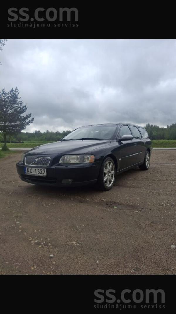 Black Volvo V70 2005 in Madona, with an engine capacity of 2.40 L and mileage of 258 thousand km for 2350 €, photo 1 on AUTOMOTO.COM.LV