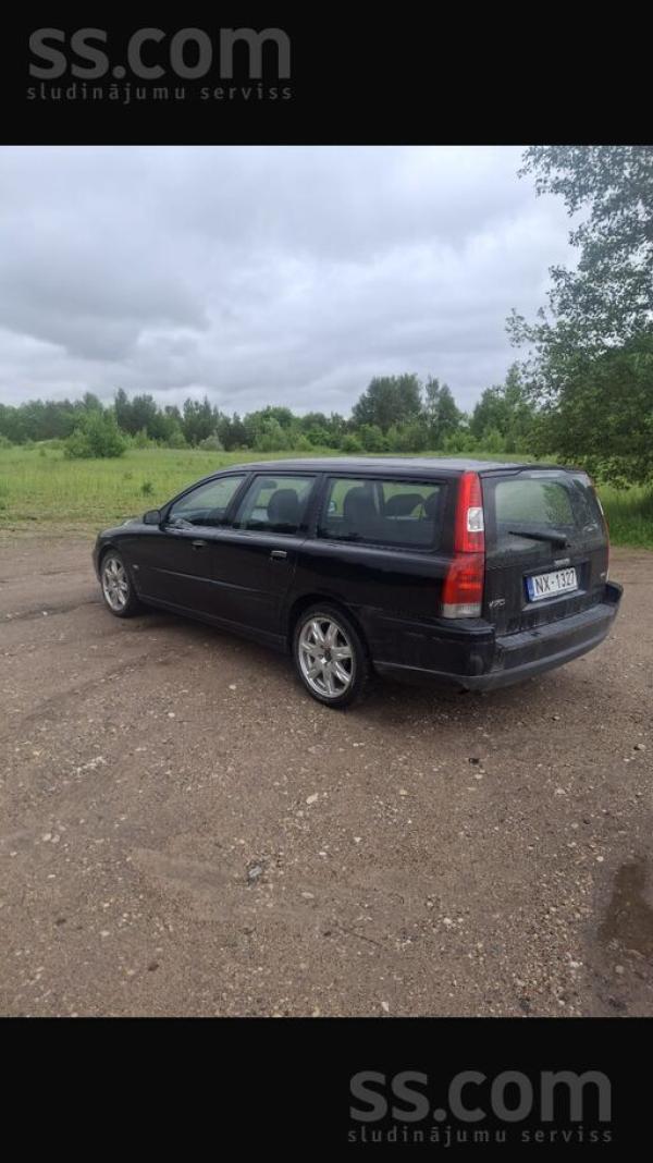 Black Volvo V70 2005 in Madona, with an engine capacity of 2.40 L and mileage of 258 thousand km for 2350 €, photo 3 on AUTOMOTO.COM.LV