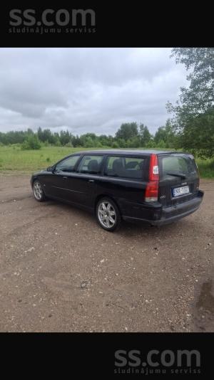 Black Volvo V70 2005 in Madona, with an engine capacity of 2.40 L and mileage of 258 thousand km for 2350 €, photo 3 on AUTOMOTO.COM.LV