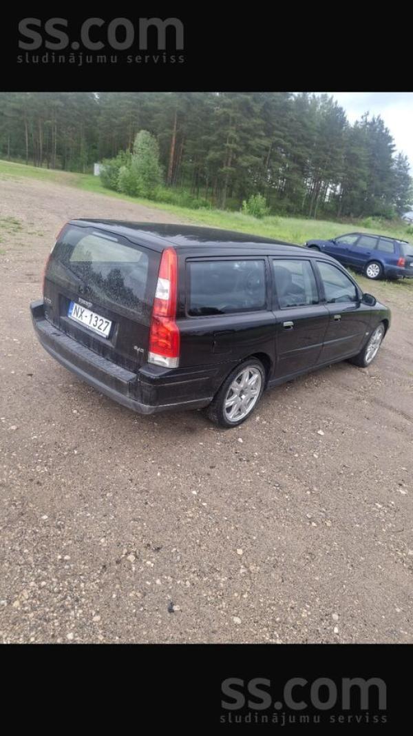 Black Volvo V70 2005 in Madona, with an engine capacity of 2.40 L and mileage of 258 thousand km for 2350 €, photo 4 on AUTOMOTO.COM.LV