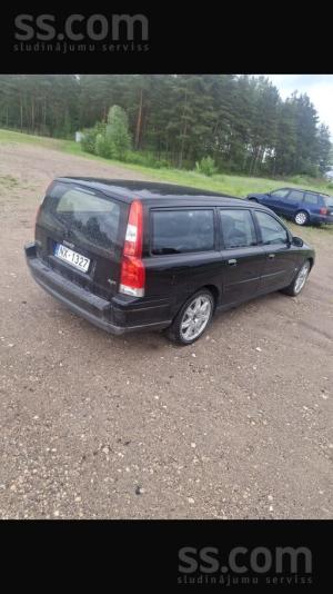 Black Volvo V70 2005 in Madona, with an engine capacity of 2.40 L and mileage of 258 thousand km for 2350 €, photo 4 on AUTOMOTO.COM.LV