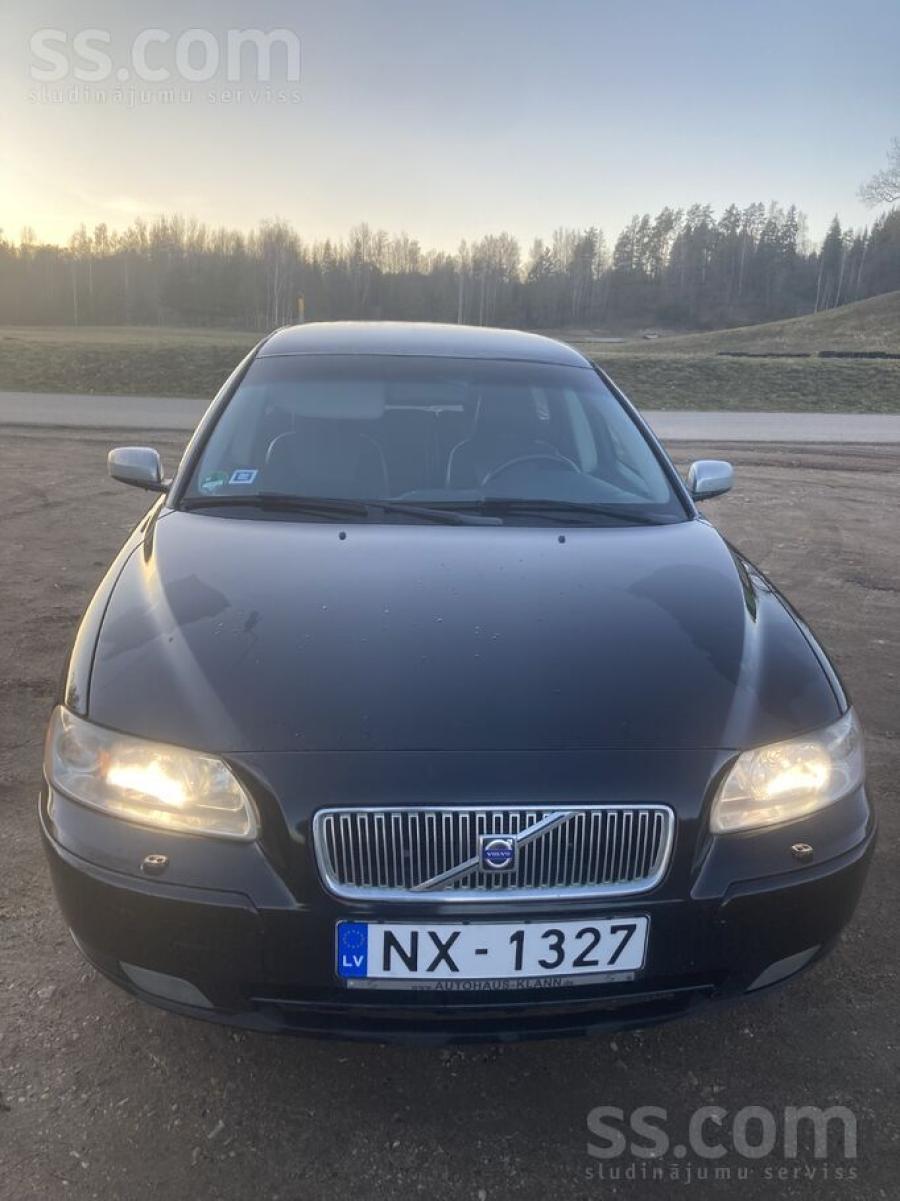 Black Volvo V70 2005 in Madona, with an engine capacity of 2.40 L and mileage of 258 thousand km for 2350 €, photo 9 on AUTOMOTO.COM.LV