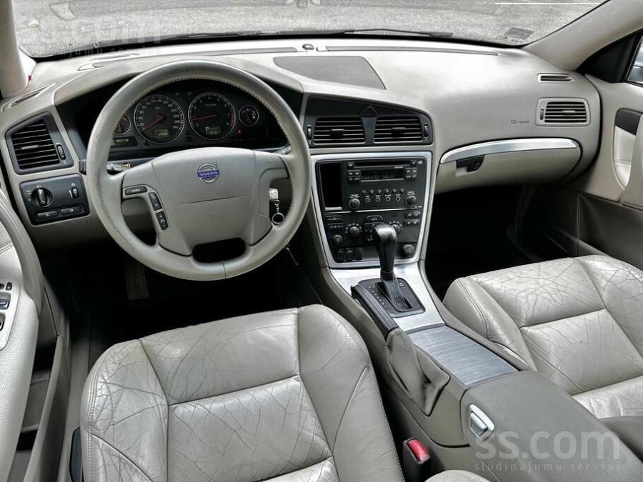 Melns Volvo V70 2005 Rīga, ar dzinēja tilpumu 2.40 L un nobraukumu 277 tūkst. km par 1390 €, foto 13 vietnē AUTOMOTO.COM.LV