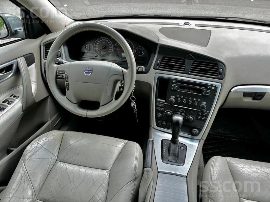 Melns Volvo V70 2005 Rīga, ar dzinēja tilpumu 2.40 L un nobraukumu 277 tūkst. km par 1390 €, foto 14 vietnē AUTOMOTO.COM.LV