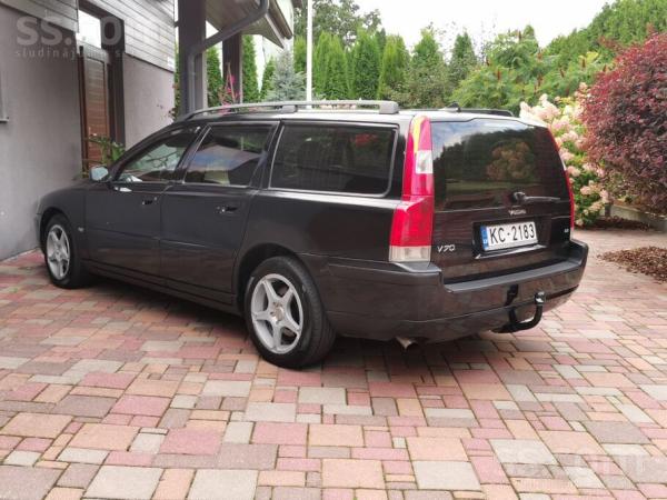Black Volvo V70 2005 in Ogre, with an engine capacity of 2.40 L and mileage of 0 thousand km for 1600 €, photo 2 on AUTOMOTO.COM.LV