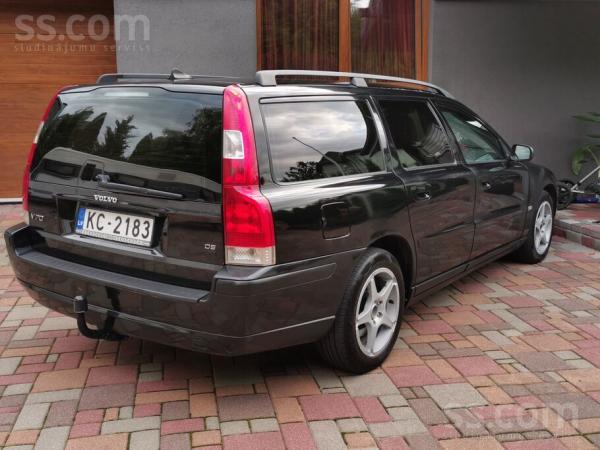Black Volvo V70 2005 in Ogre, with an engine capacity of 2.40 L and mileage of 0 thousand km for 1600 €, photo 4 on AUTOMOTO.COM.LV