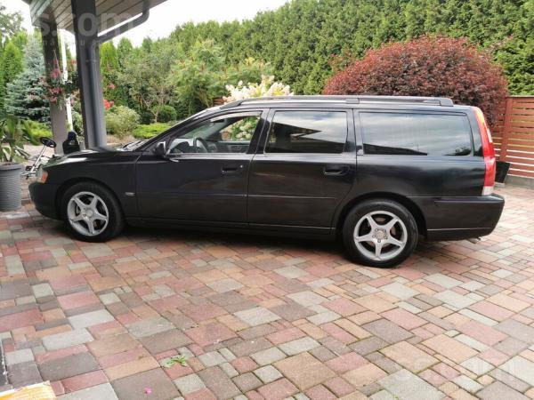 Black Volvo V70 2005 in Ogre, with an engine capacity of 2.40 L and mileage of 0 thousand km for 1600 €, photo 5 on AUTOMOTO.COM.LV