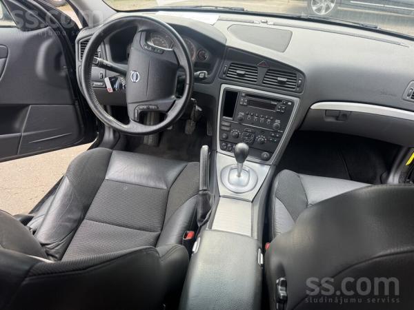 Melns Volvo V70 2005 Rīga, ar dzinēja tilpumu 2.40 L un nobraukumu 237 tūkst. km par 3650 €, foto 10 vietnē AUTOMOTO.COM.LV
