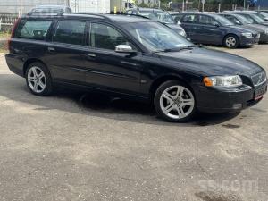 Black Volvo V70 2005 in Riga, with an engine capacity of 2.40 L and mileage of 237 thousand km for 3850 €, photo 3 on AUTOMOTO.COM.LV