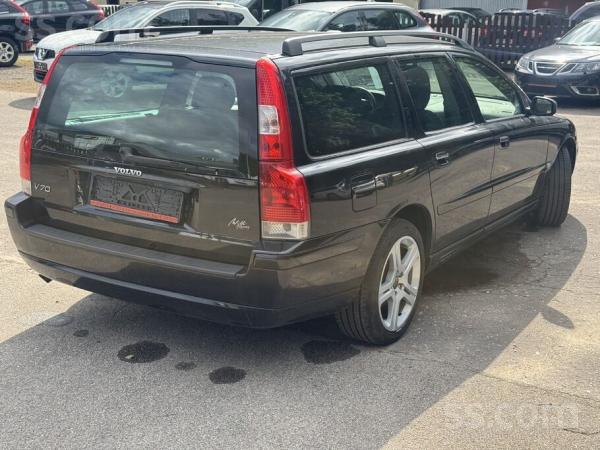 Black Volvo V70 2005 in Riga, with an engine capacity of 2.40 L and mileage of 237 thousand km for 3650 €, photo 4 on AUTOMOTO.COM.LV