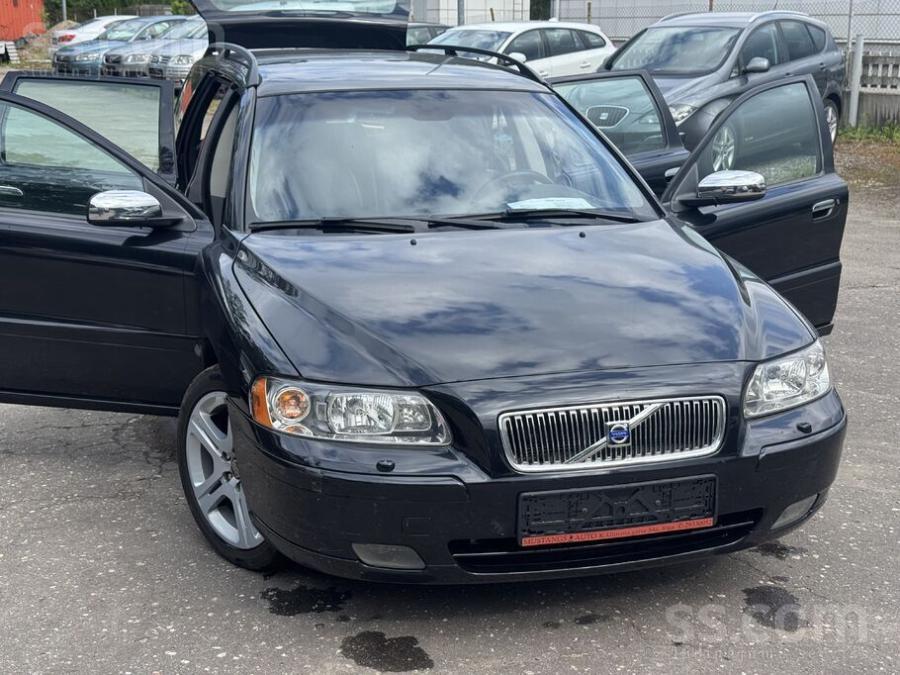 Black Volvo V70 2005 in Riga, with an engine capacity of 2.40 L and mileage of 237 thousand km for 3850 €, photo 14 on AUTOMOTO.COM.LV